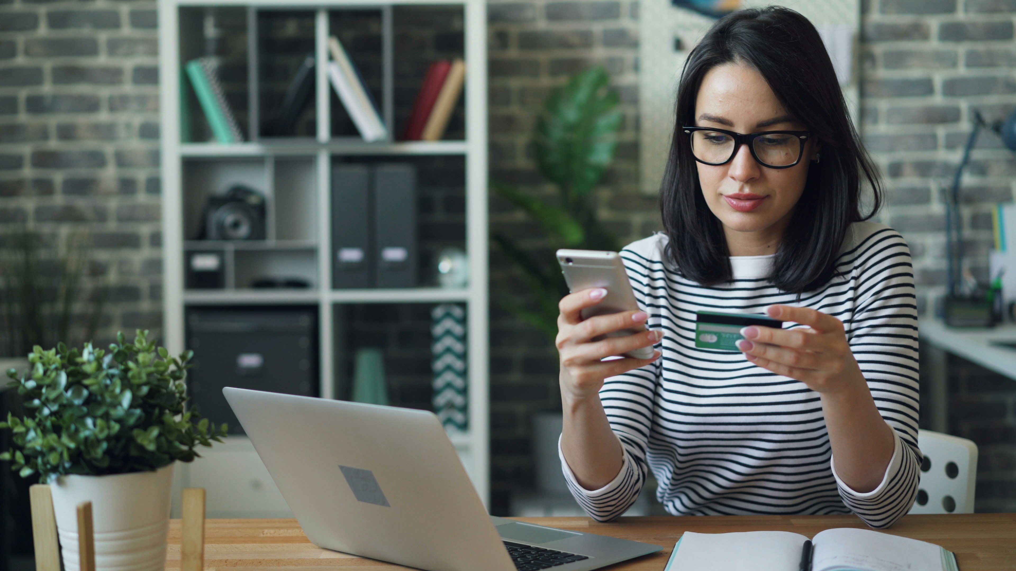 Qu’est-ce qu’un compte chèques et comment l’utiliser ? - Mes finances d ...